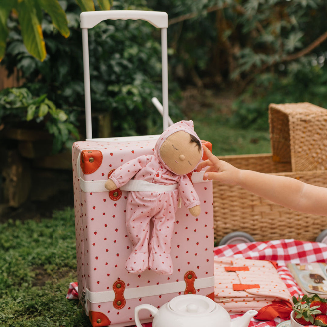 Olli Ella Dozy Dinkum Doll – Strawberry Pip | Make Believe Co.